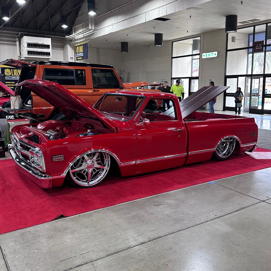 Tre 5 Customs - YouTube