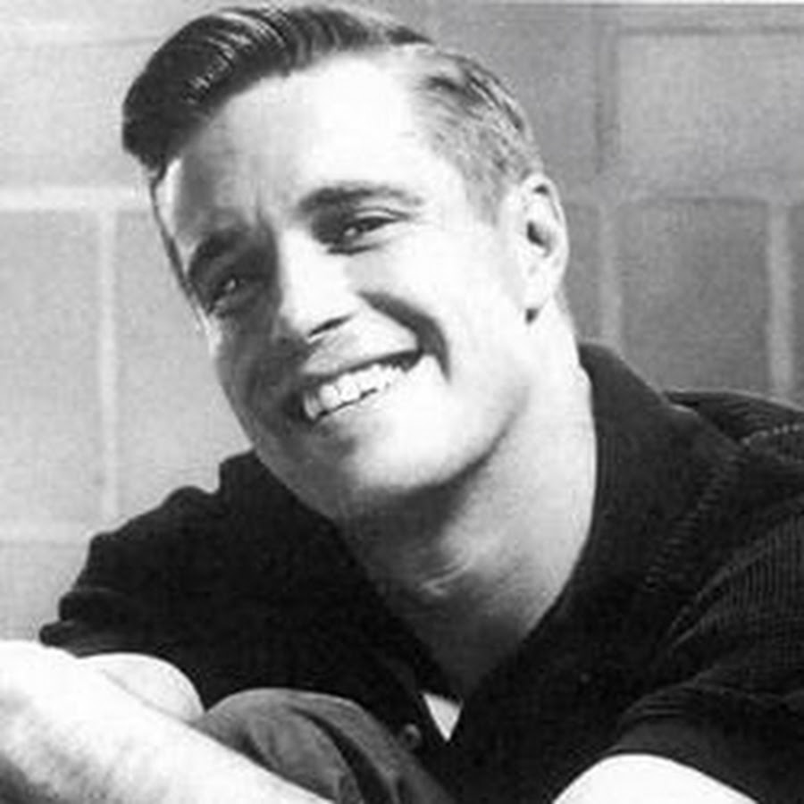 ROBERTO REYES - YouTube