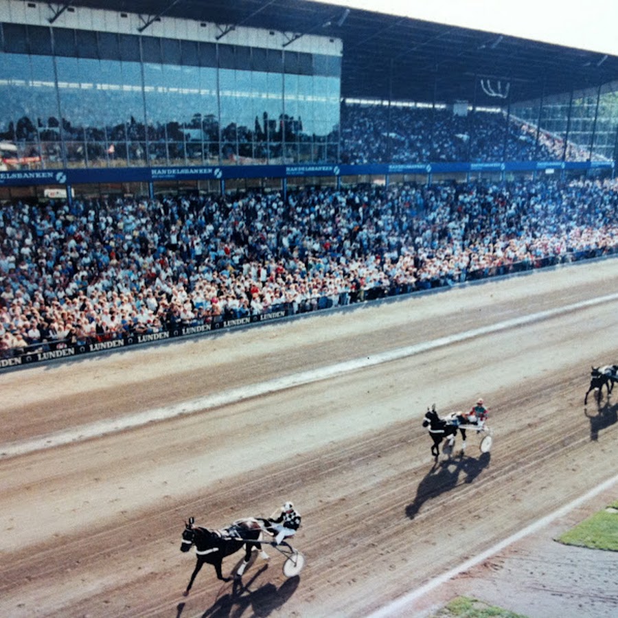 Charlottenlund Travbane - YouTube