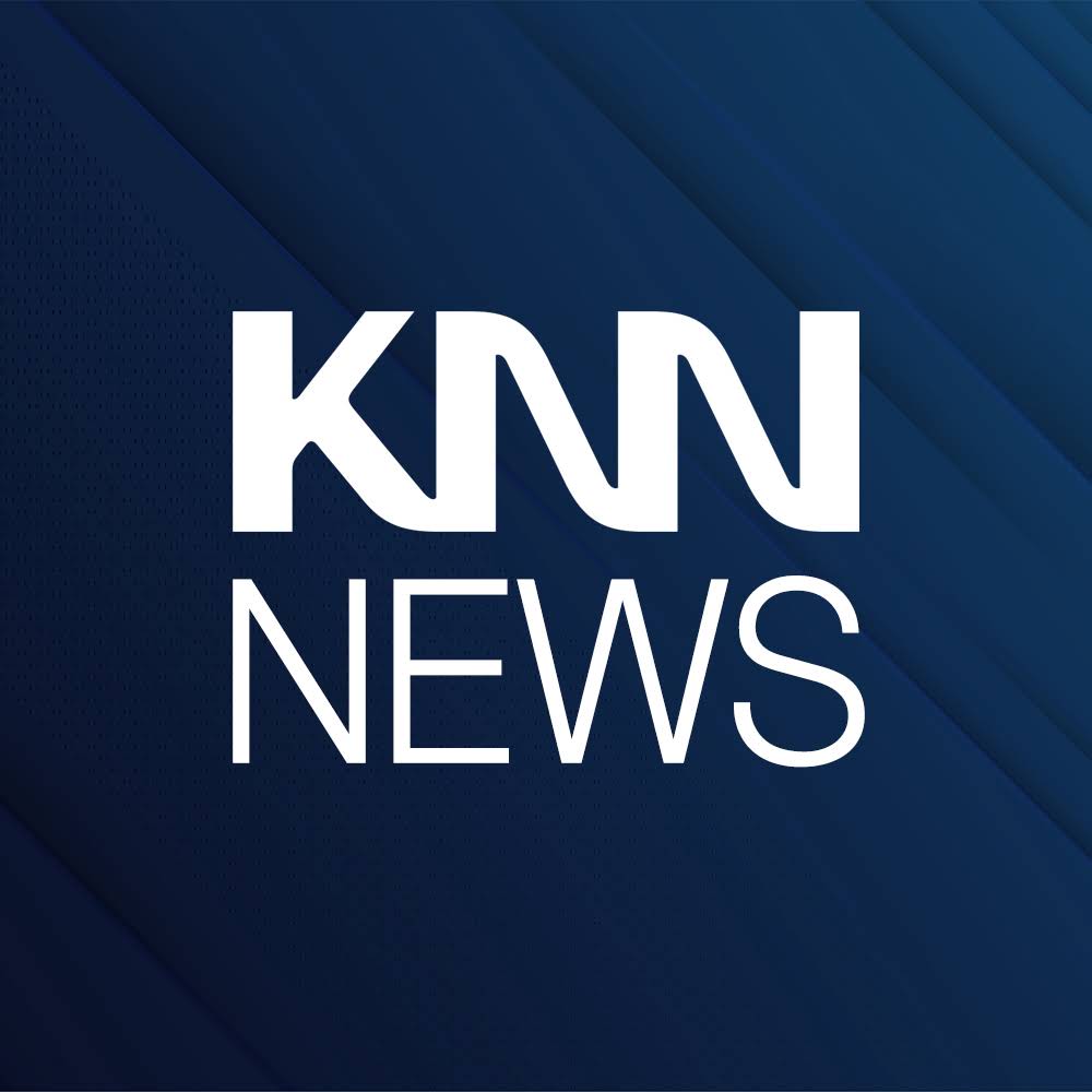 12년 뒤 치킨집 사장돼 한 일에...'감동' / KNN - YouTube