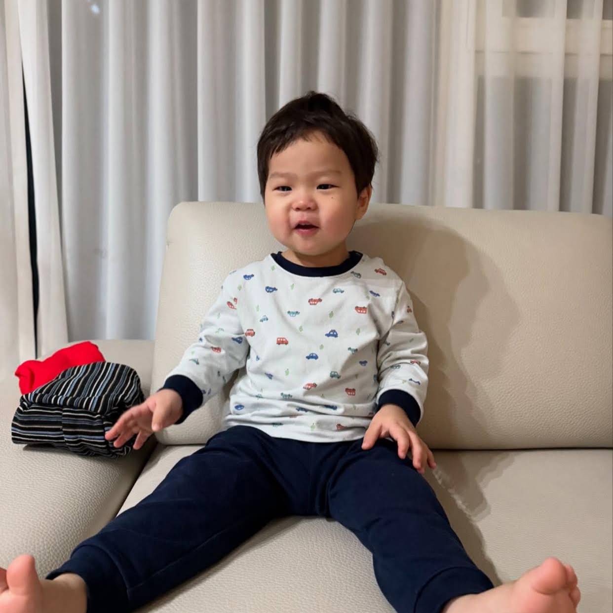 Post from JW & EW CUTE LITTLE ANGEL