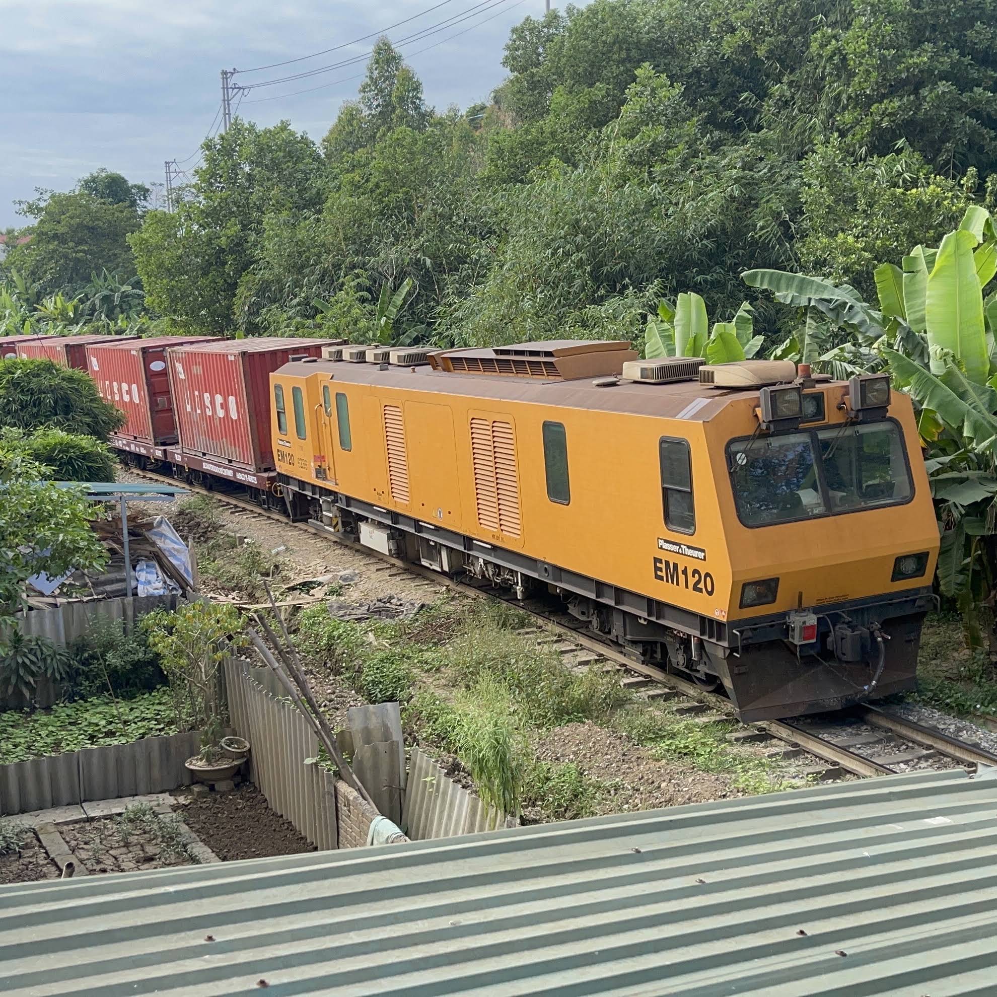 Post from VNR D12E 660 at Yên Bái