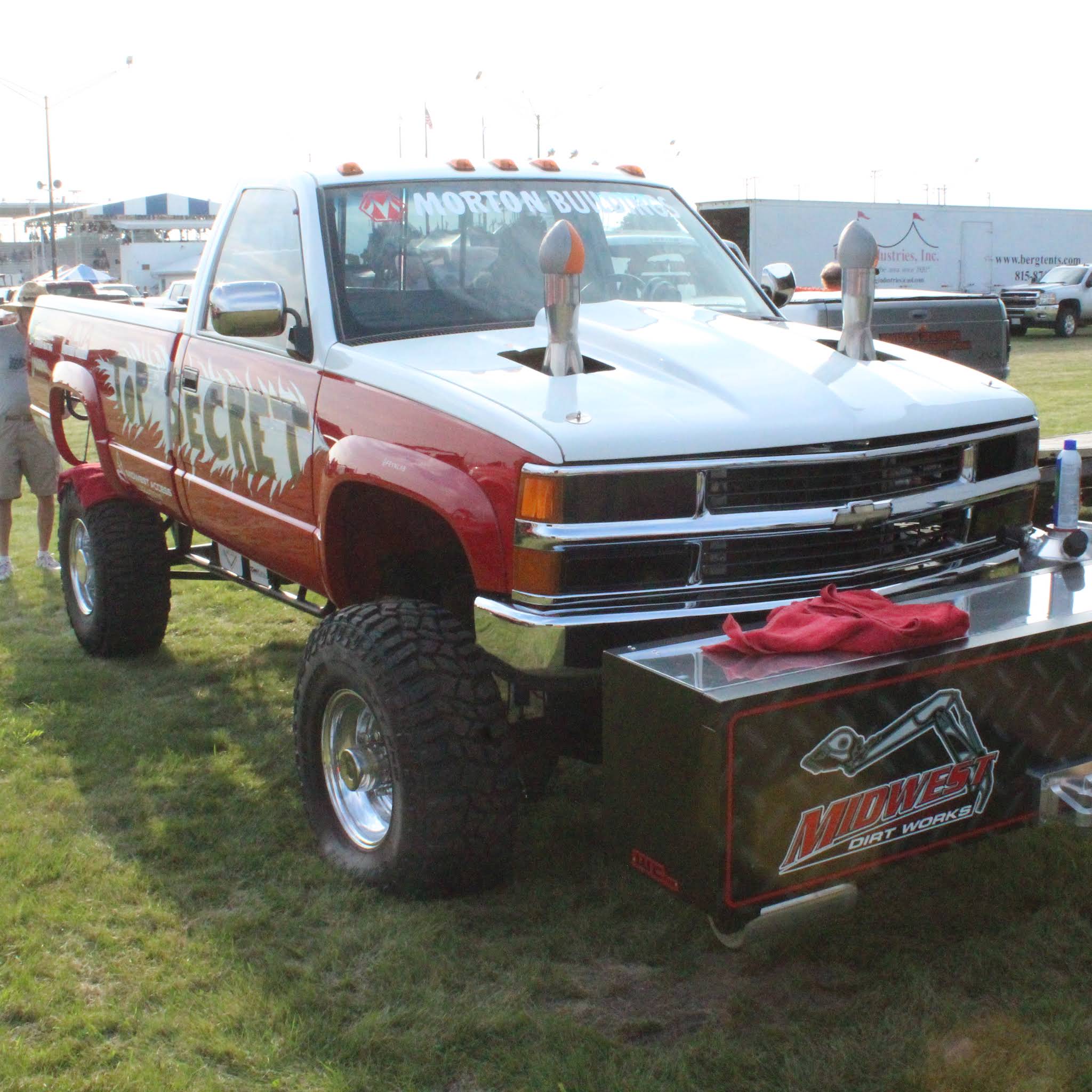 Post from Moose's Tractor Pulling Videos