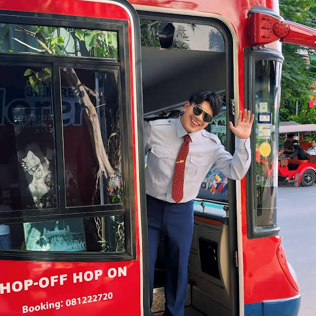 Big Bus Angkor - YouTube