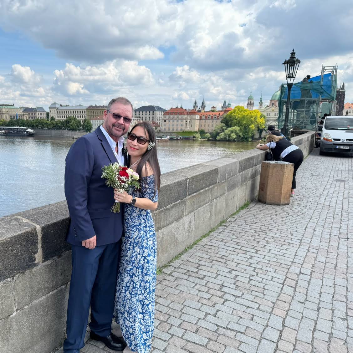 Post from Thai Girl Gift & Foreigner Joe