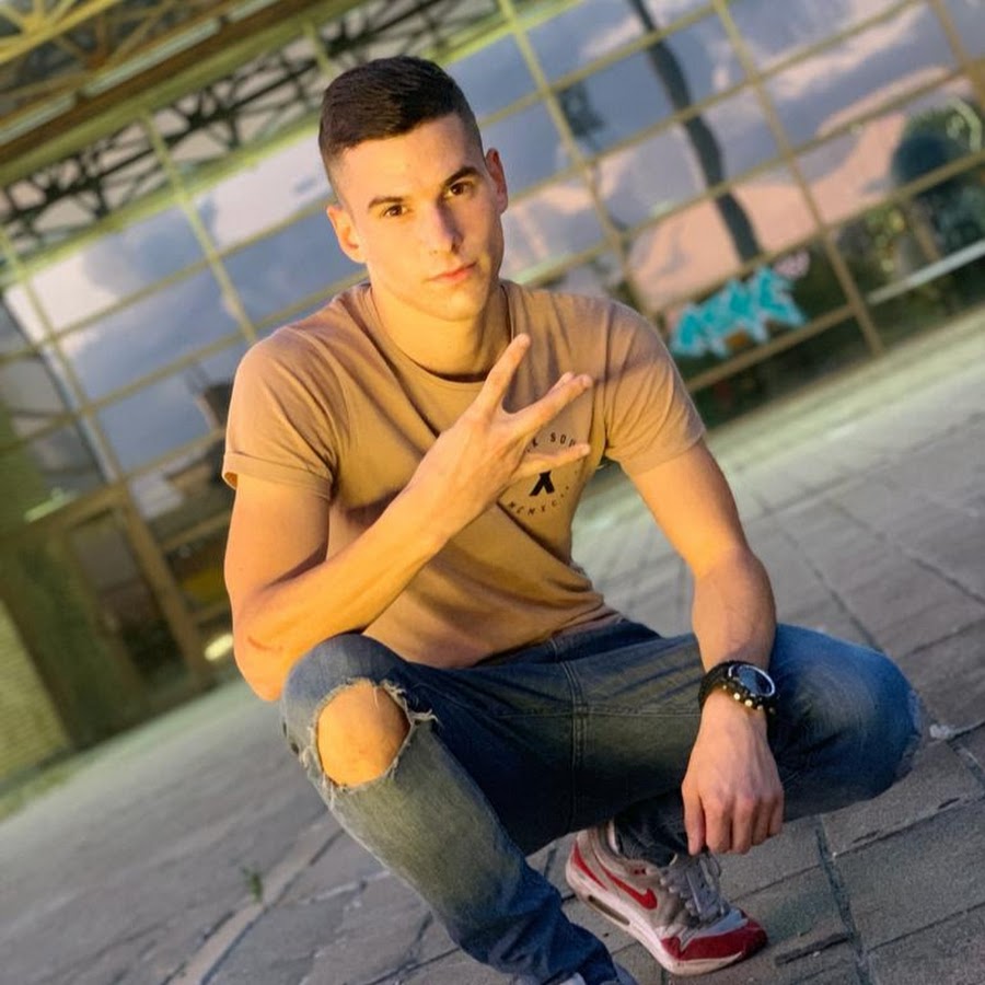 AKedOLQ4mxqfEJpmE-Cl4PUIbq0B-dWbgx8PHa58-WxETQ=s900-c-k-c0x00ffffff-no-rj