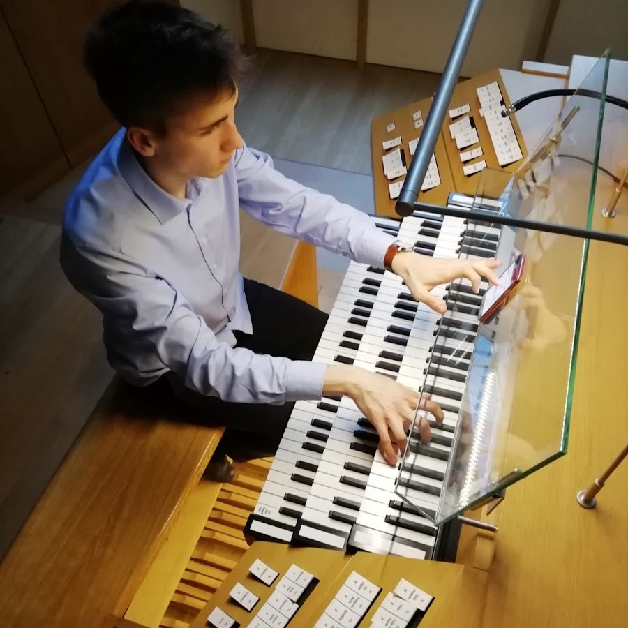 AKedOLQ7_gWOLVXdBvwZjfwdLs7XRlrEoZ2kLVRUBu0T=s900-c-k-c0x00ffffff-no-rj