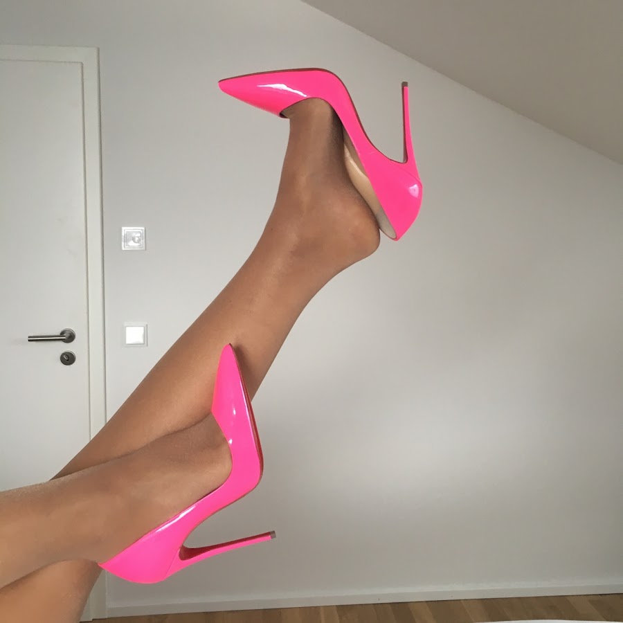 AKedOLQR_i-vlDrrtVsBWBFlCyW8zmpM_Xd27EcVhLI=s900-c-k-c0x00ffffff-no-rj