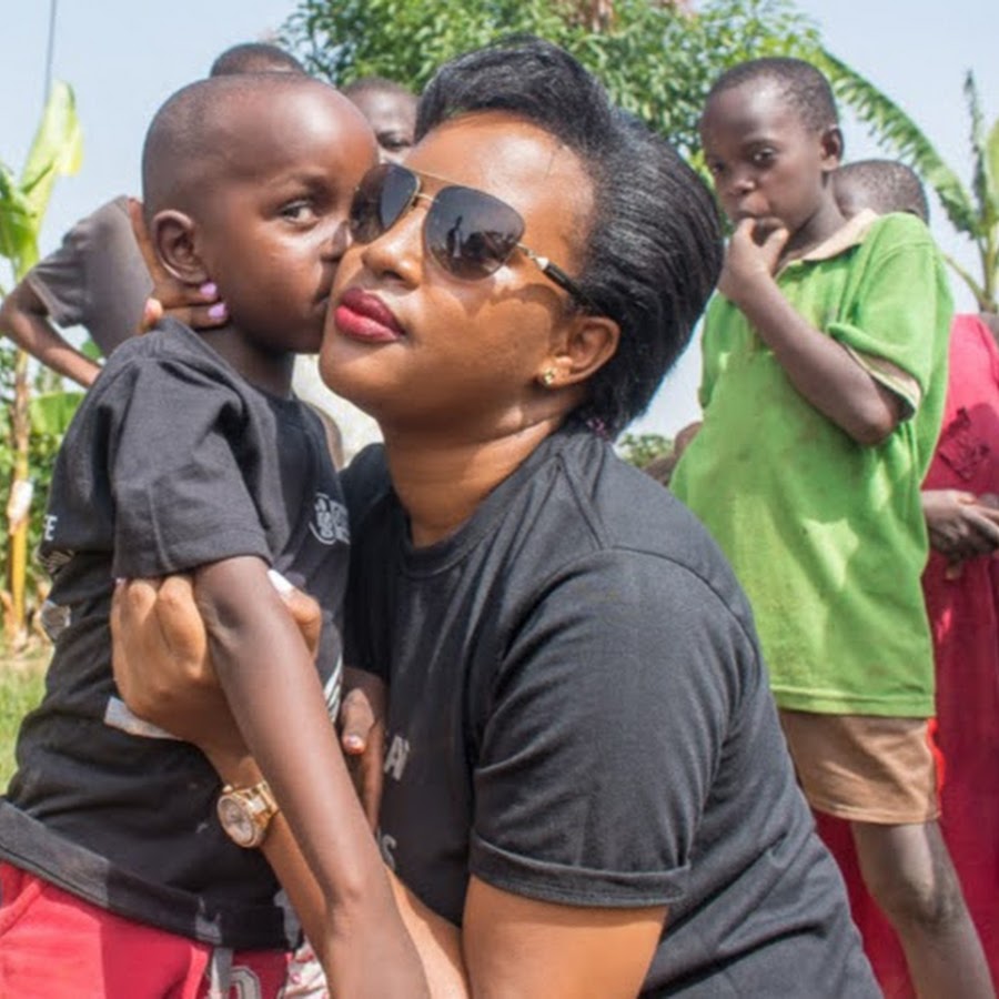 AKedOLQe8-m_rnR-UVOgQ3etohuawTWZDnqkNhavg_KoU0o=s900-c-k-c0x00ffffff-no-rj