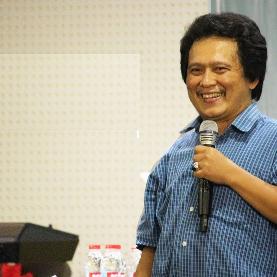 AKedOLR9jL7X_Yyjz8nAPpiIDke6bRi387c7RBgNySj2=s900-c-k-c0x00ffffff-no-rj