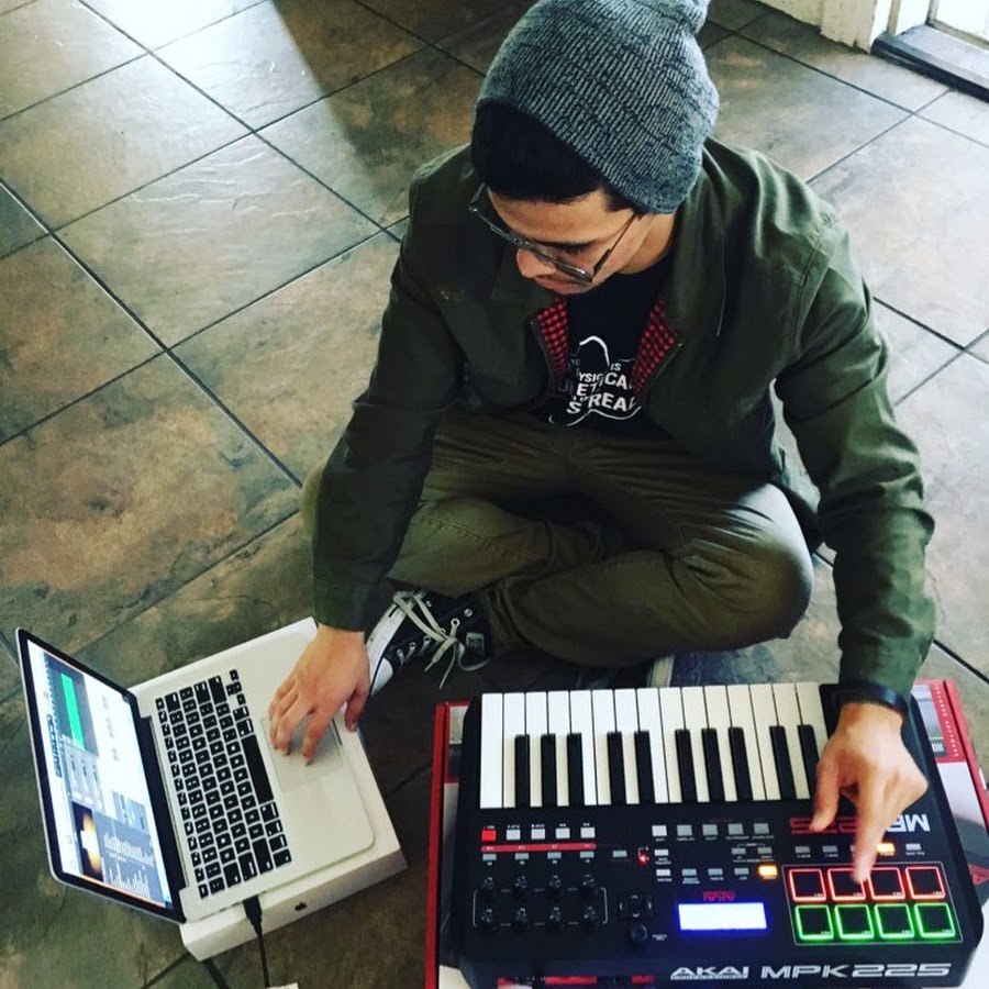 AKedOLRarLELnANzFRZyKxovp5jXf1CR6Q9d3bKir6Tu=s900-c-k-c0x00ffffff-no-rj