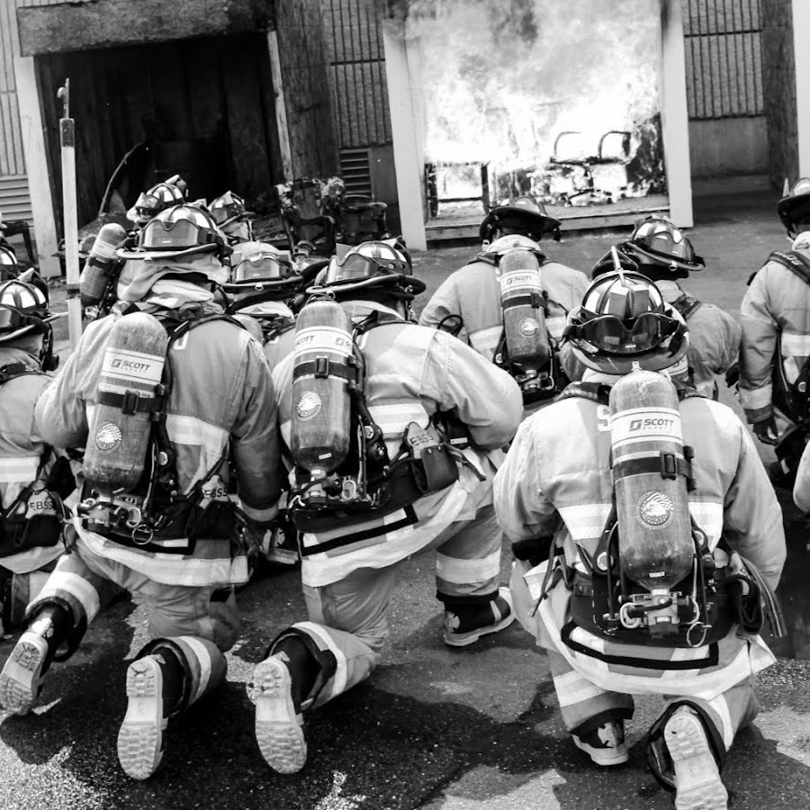 AKedOLRs1glWEqTW655ZrC4Fa22LyXxu1dM1Bu9WlCYY=s900-c-k-c0x00ffffff-no-rj