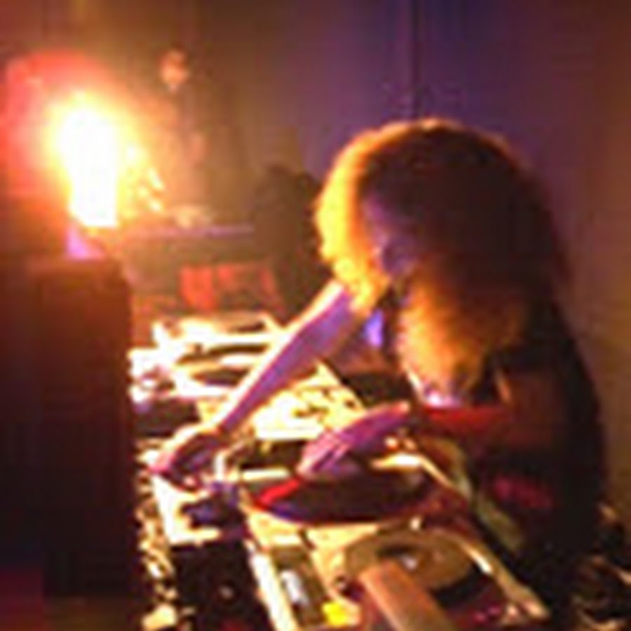 AKedOLSXYpDuW0aRVSXch7aDXVAdIWCqUUGykSX9GRIZ=s900-c-k-c0x00ffffff-no-rj