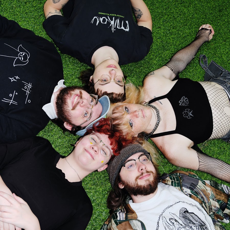 AKedOLTi45Y_7b3DiDjyaORC_upwym3wR2iAGdeuCUpLrA=s900-c-k-c0x00ffffff-no-rj