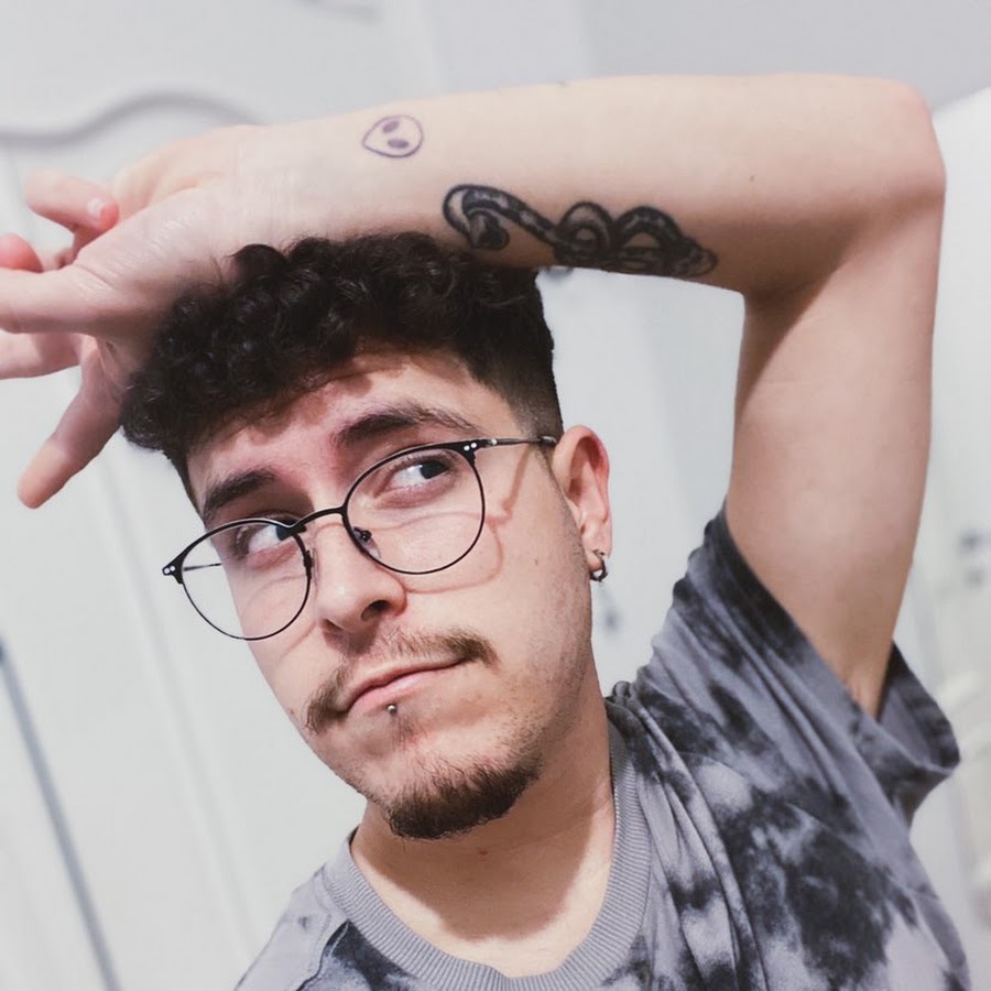 AKedOLTlCf_gioT3vsC1UwssLvAiiCcIQfBoHzIxax_U6Ok=s900-c-k-c0x00ffffff-no-rj