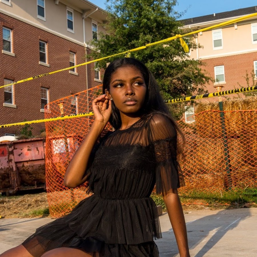 AMLnZu-4GR5cF3ofH0j3HE2hf3MgAChiF83crBx_dUnz=s900-c-k-c0x00ffffff-no-rj