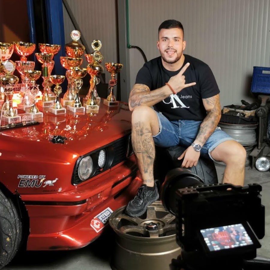 AMLnZu-EIXinPolZXAmTZOHlUgd7q7EjzBkmDLr6gcl2=s900-c-k-c0x00ffffff-no-rj