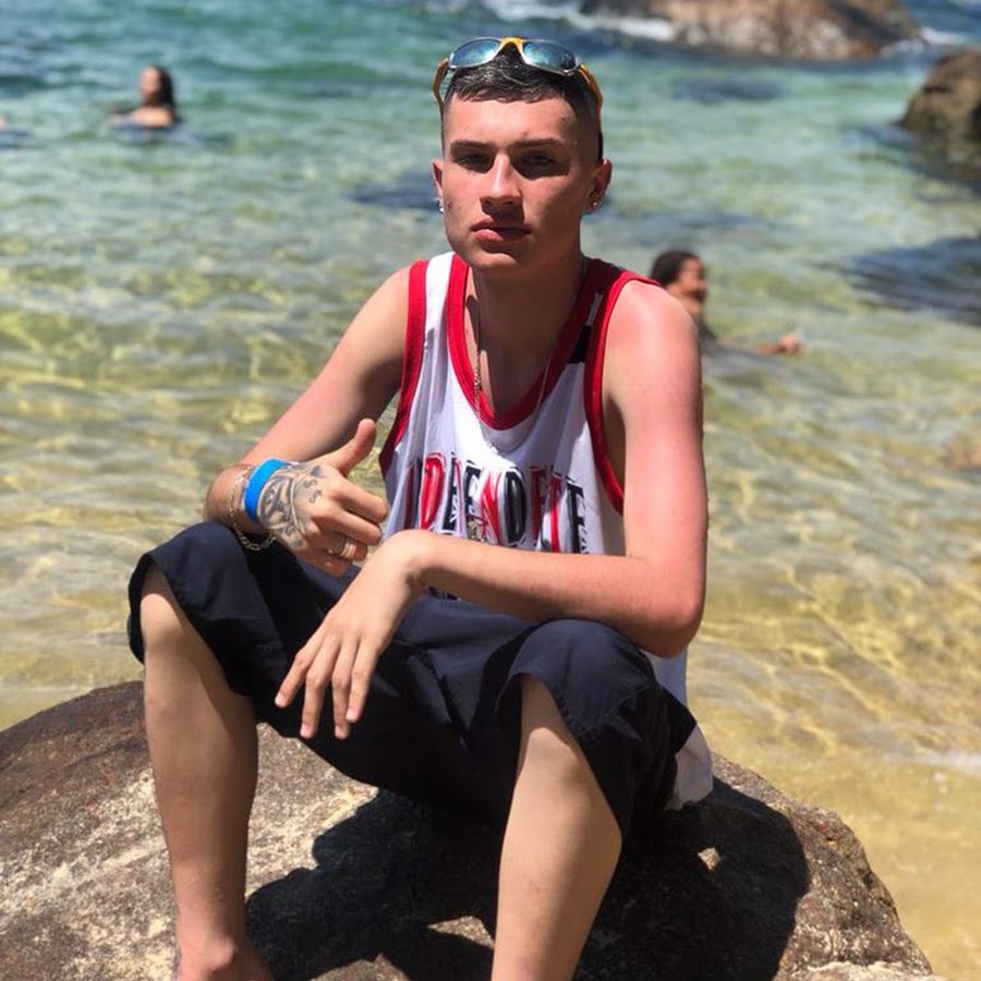 AMLnZu-T92F9JSw9o-th6c0j0VWyceaSWMocPeHL8kukXA=s900-c-k-c0x00ffffff-no-rj