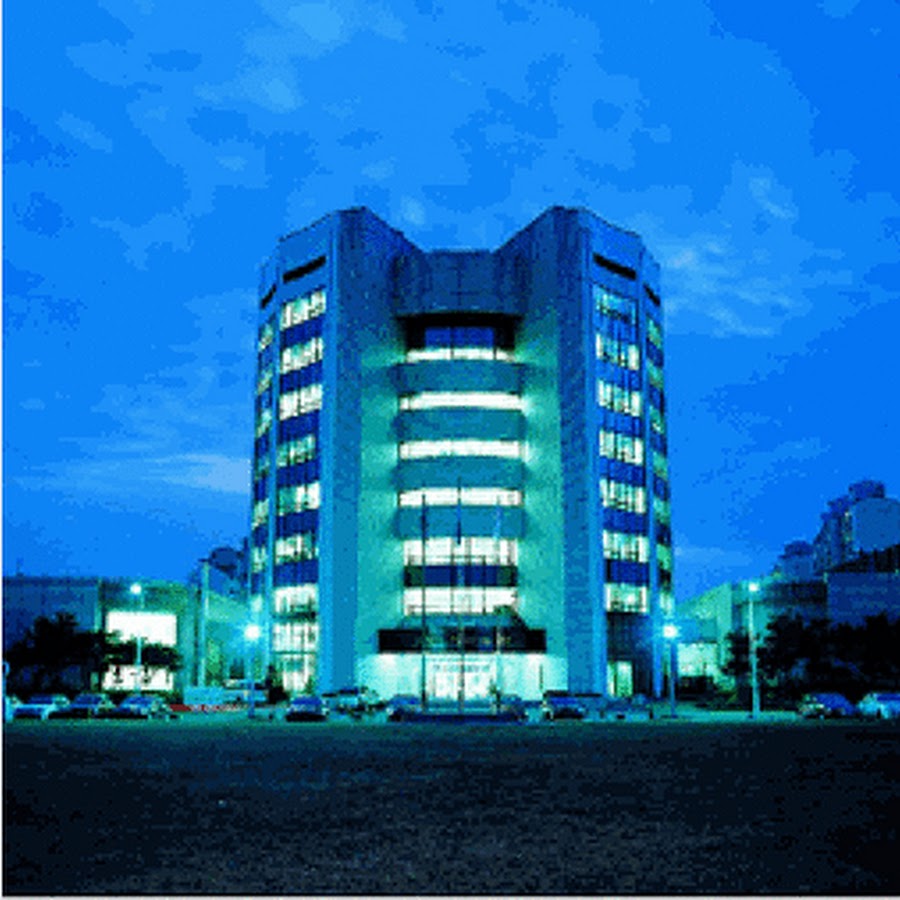 AMLnZu-Y_7TVW-vL2cwgeQBL1mxn389g1AR8CNwbzgTU=s900-c-k-c0x00ffffff-no-rj