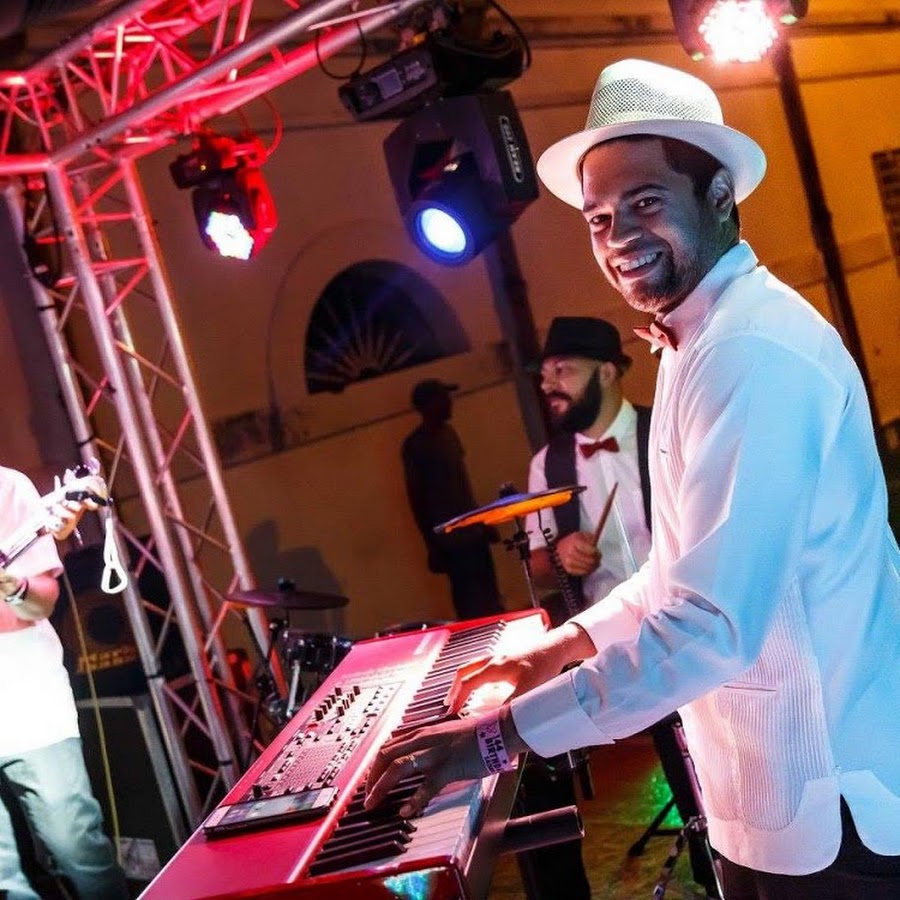 AMLnZu-noi7DiTrLso6rNRJjEYlyagKgJMTKWsIX9vtgrg=s900-c-k-c0x00ffffff-no-rj