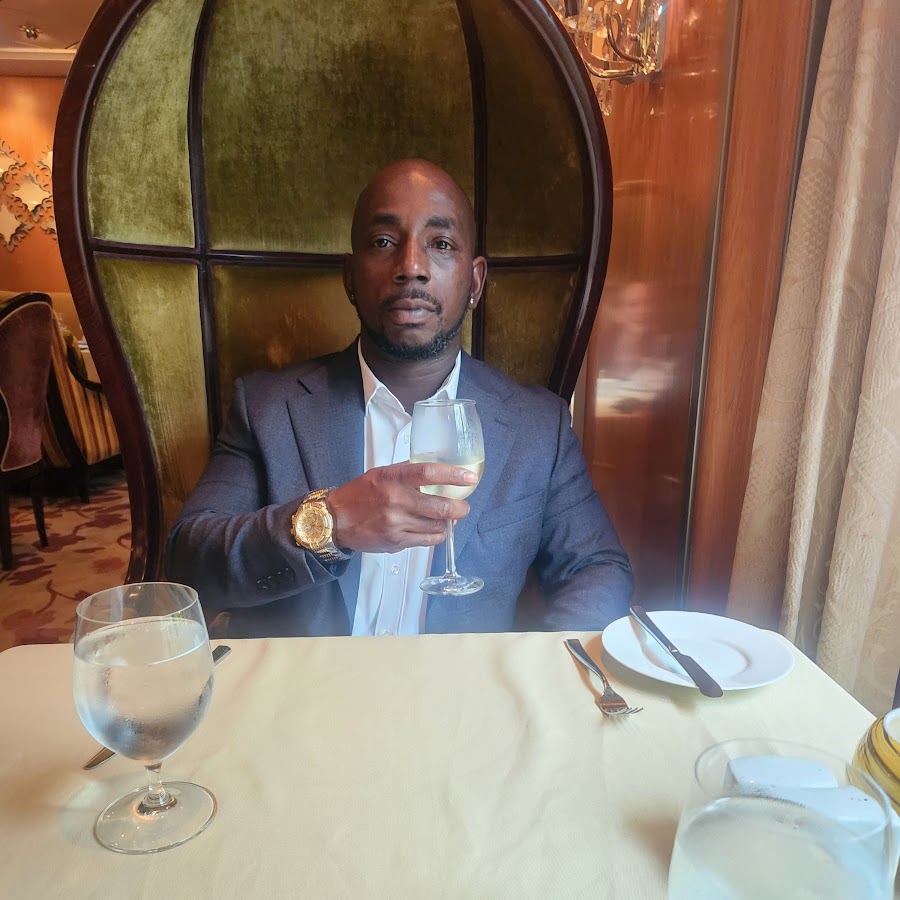 AMLnZu_EE3LwLpiDCsCBDxk_9w0XDdIYoBho_zgT-4z6bw=s900-c-k-c0x00ffffff-no-rj