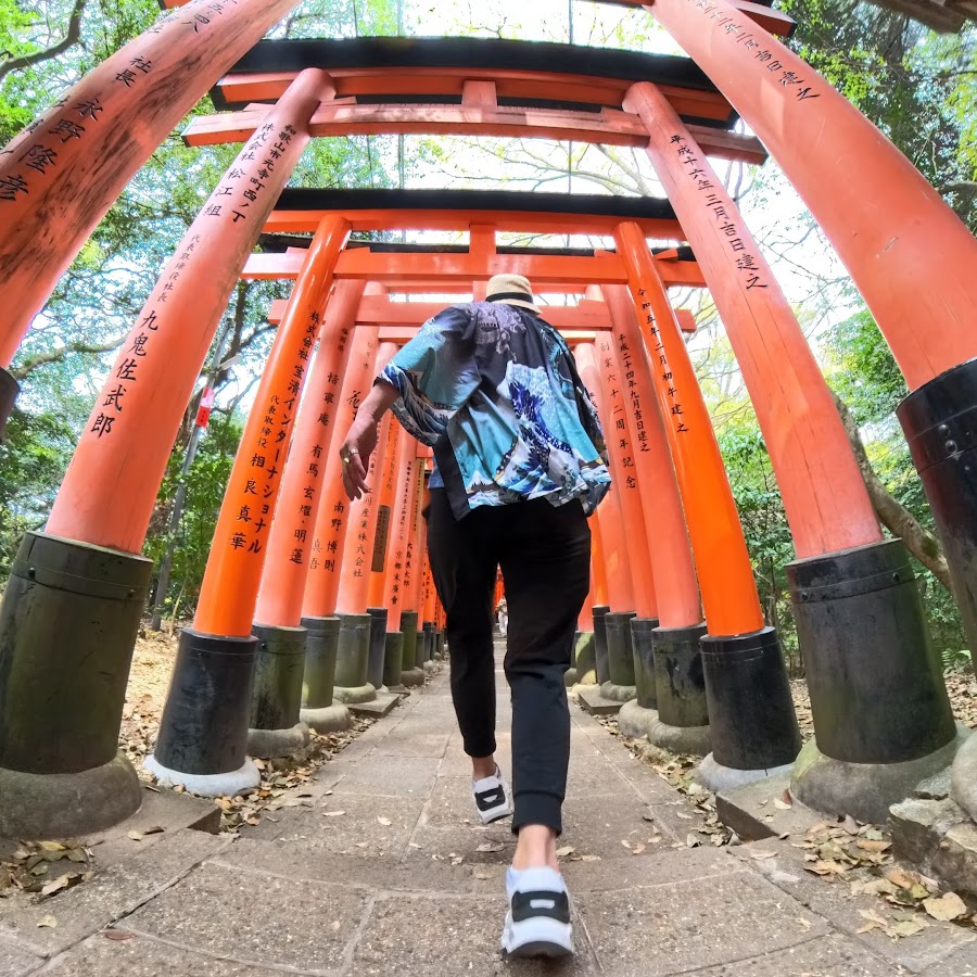 AMLnZu_Y6kEVKp6YSXZ5jE7i1W32EIJ-PSUlO-6ffhRtKA=s900-c-k-c0x00ffffff-no-rj